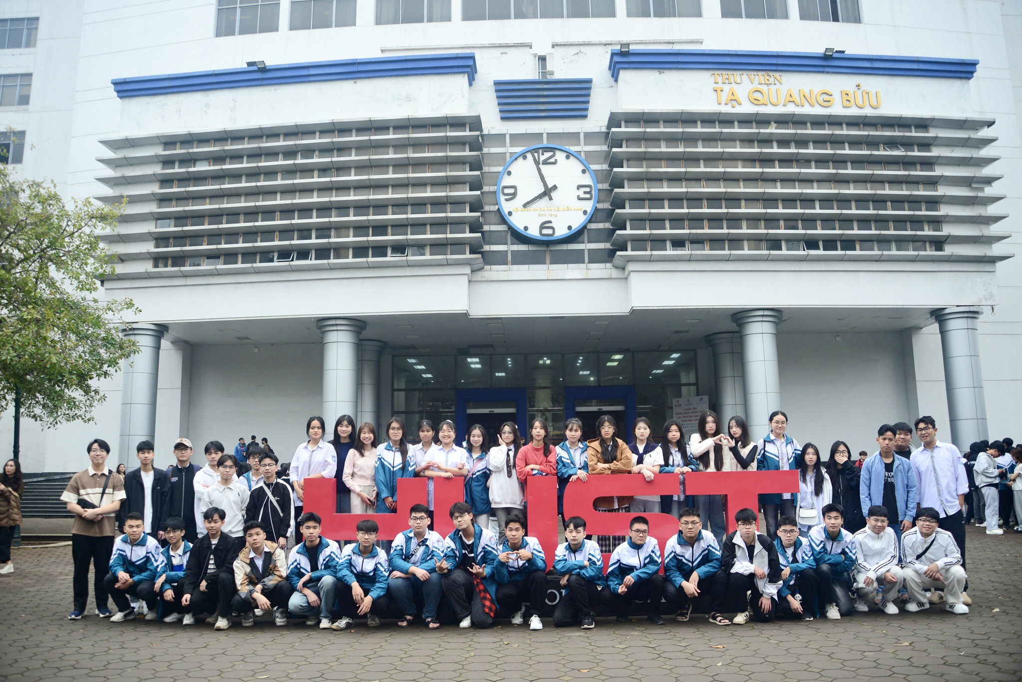 Trường Kinh tế – Đại học Bách khoa Hà Nội đón các em học sinh THPT Hưng ...