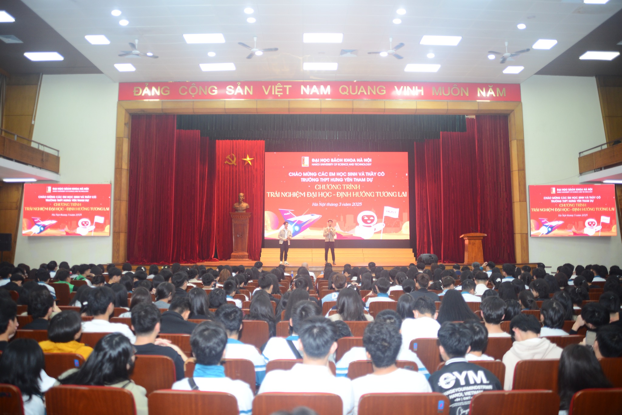 Trường Kinh tế – Đại học Bách khoa Hà Nội đón các em học sinh THPT Hưng ...