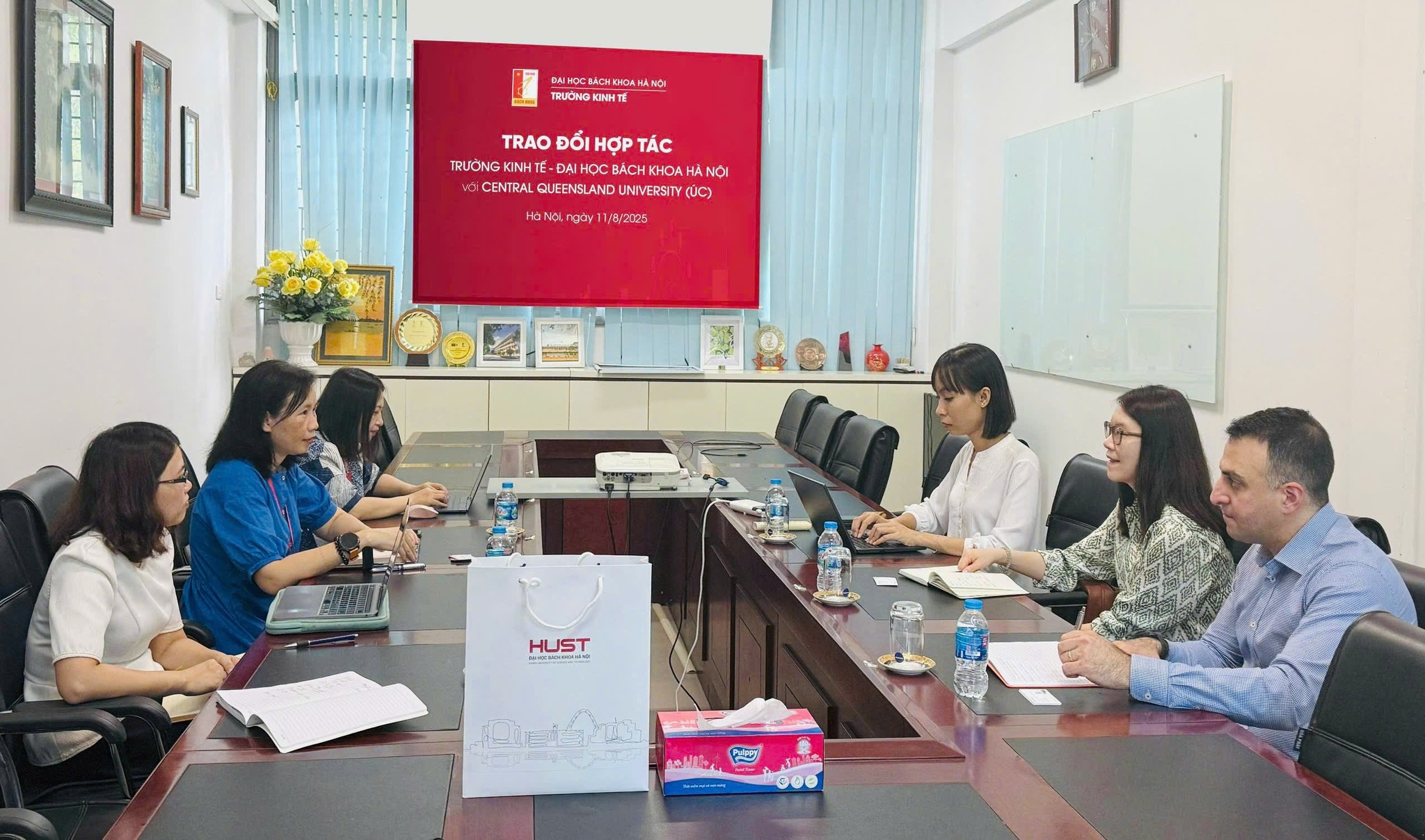 BUỔI GẶP GỠ VÀ LÀM VIỆC VỚI ĐẠI DIỆN CENTRAL QUEENSLAND UNIVERSITY (ÚC ...